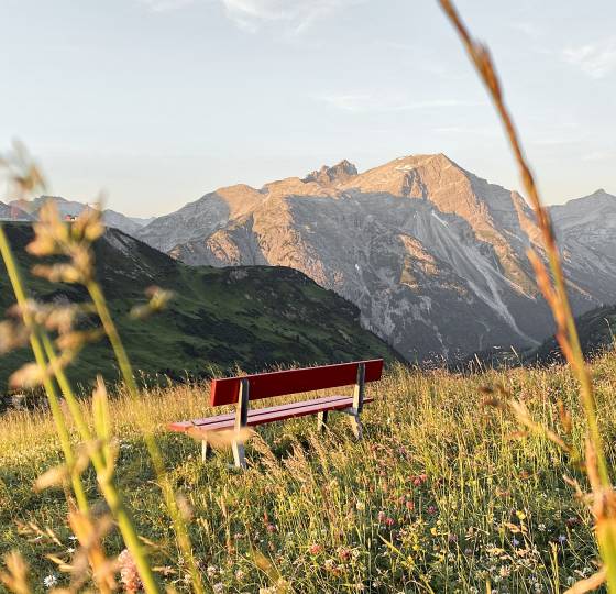 EXTREMELY PHOTOGENIC: OUR SUMMER SCENERY - Burg Hotel Oberlech